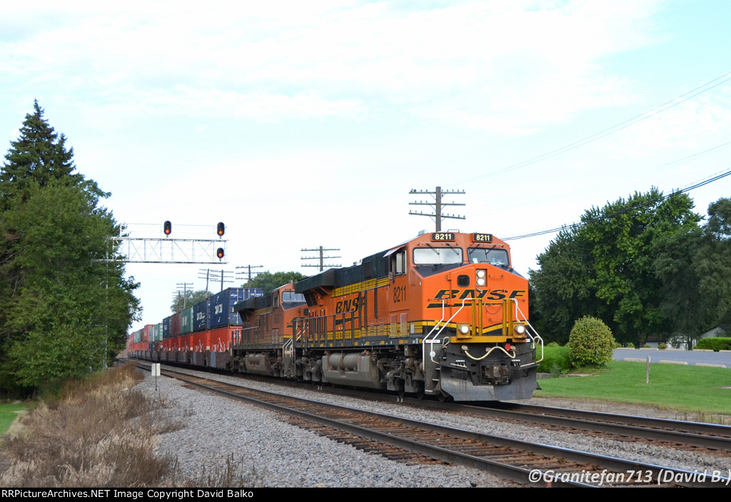 BNSF 8211